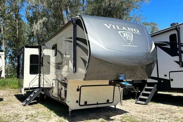 USED 2021 Vanleigh RV Vilano 370GB
